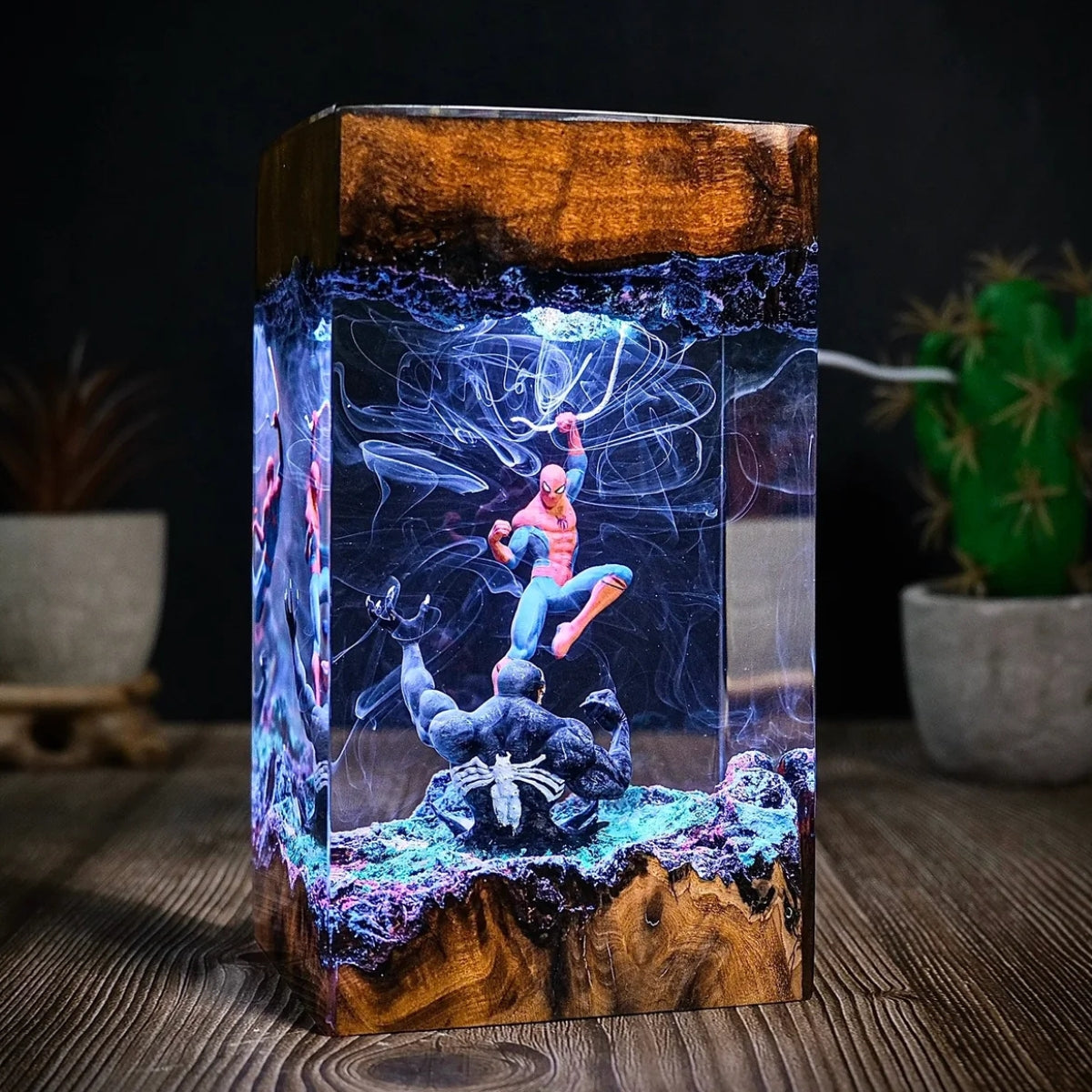 Spider man vs Venom Resin lamp – Fandom Lamps - Epoxy Resin Lamp